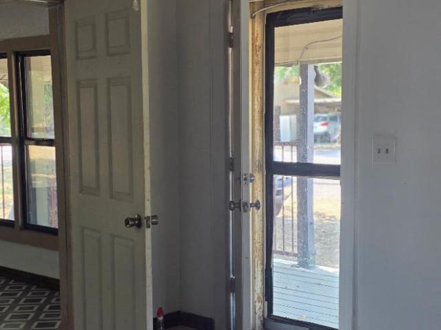 2 Br, 1 bath, Single Family 242 Hwy 101