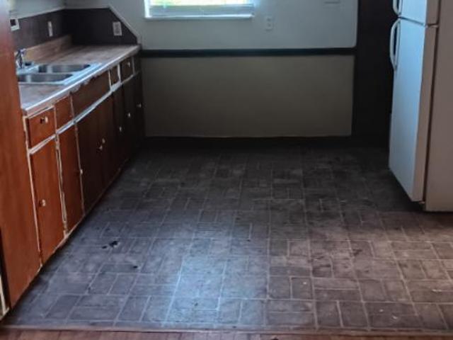 2 Br, 1 bath, Single Family 24551 Cunningham Dr