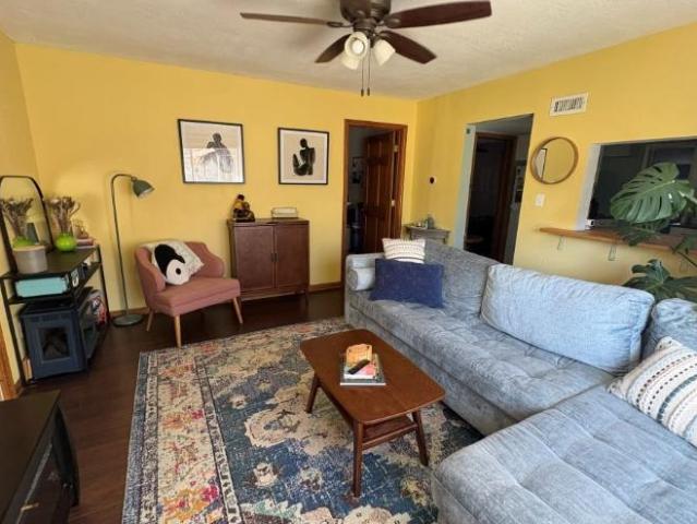 2 Br, 1 bath, Single Family 246 N 8th St