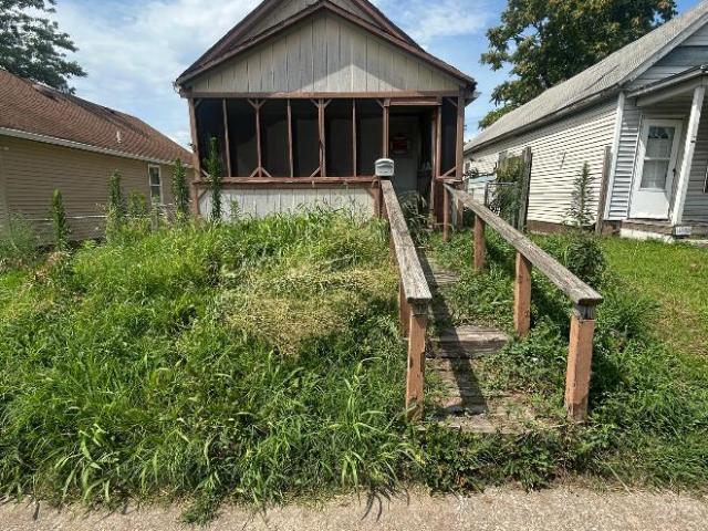 2 Br, 1 bath, Single Family 2504A Denver St