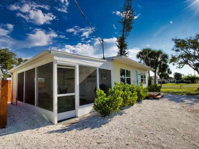 2 Br, 1 bath, Single Family 252 Palm Grove Avenue