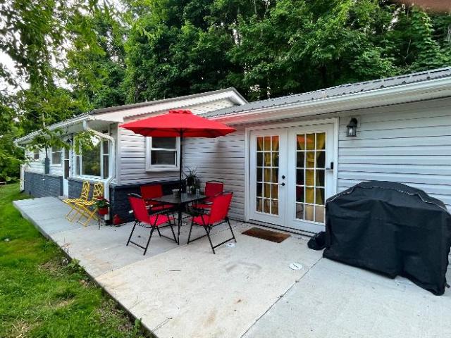 2 Br, 1 bath, Single Family 255 Cedar Hill Rd