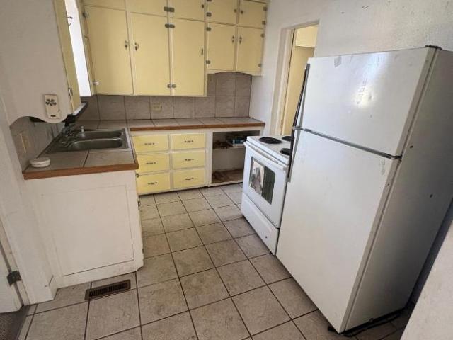 2 Br, 1 bath, Single Family 2629 E Orman Ave