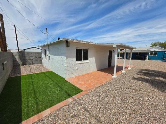 2 Br, 1 bath, Single Family 2803 E Monroe St