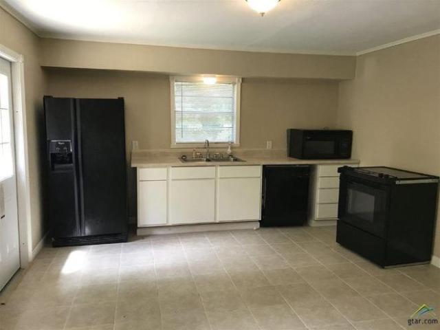 2 Br, 1 bath, Single Family 2803 W Shaw