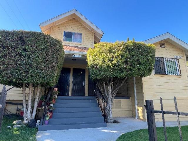 2 Br, 1 bath, Single Family 2819 1/2 Altura St