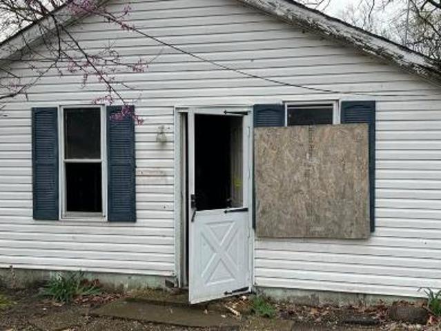 2 Br, 1 bath, Single Family 2827 E Hickory St