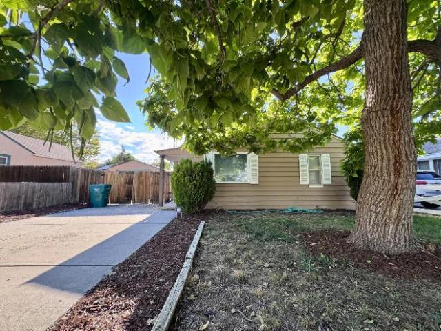 2 Br, 1 bath, Single Family 2869 S Cherokee St