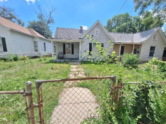 2 Br, 1 bath, Single Family 2918 NE Madison Ave