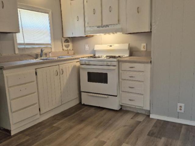 2 Br, 1 bath, Single Family 2001 W Laurel St
