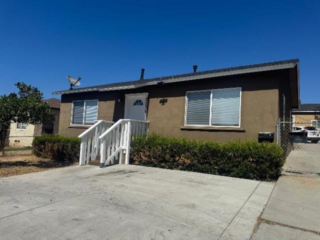 2 Br, 1 bath, Single Family 2039 E Ave