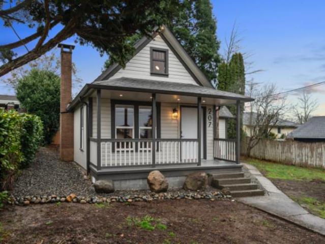 2 Br, 1 bath, Single Family 207 Avenue G