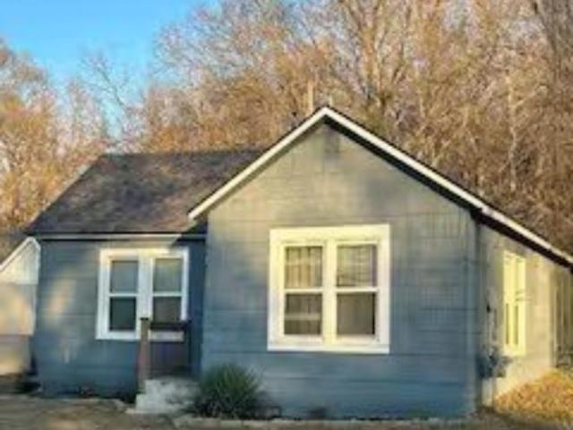 2 Br, 1 bath, Single Family 207 N 4th Street