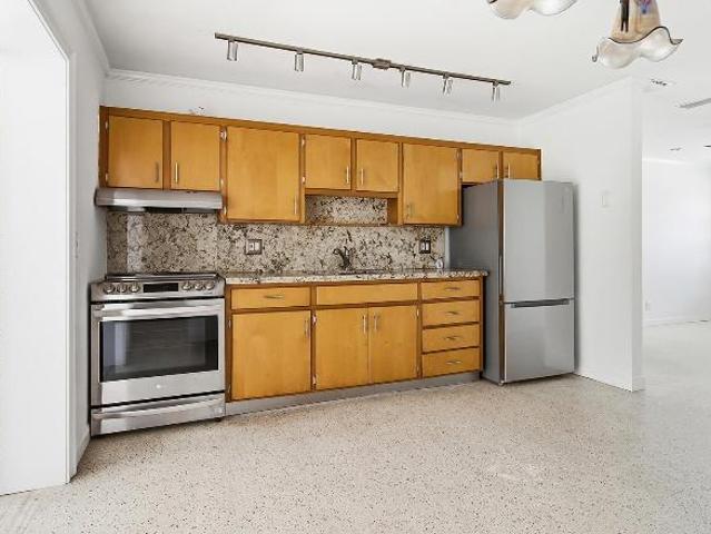 2 Br, 1 bath, Single Family 205 Rutland Boulevard