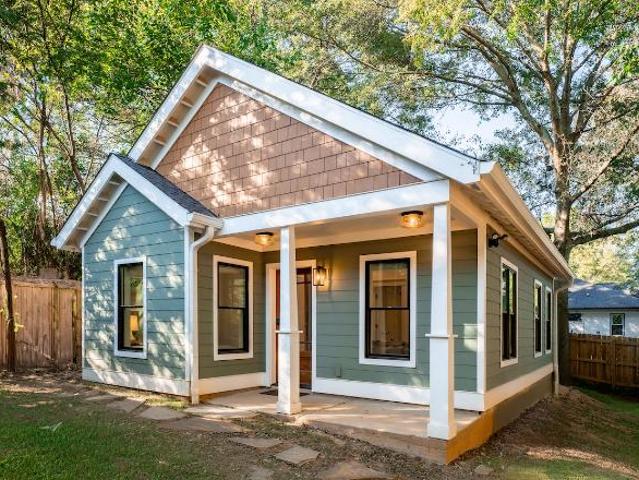 2 Br, 1 bath, Single Family 2074 Dunwoody St NE #b