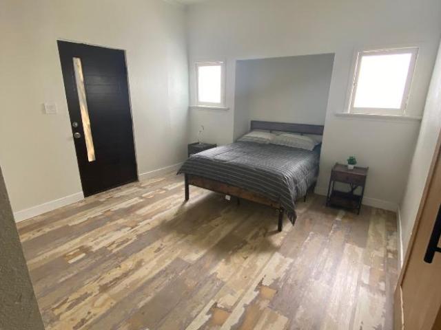 2 Br, 1 bath, Single Family 208 E 25th St