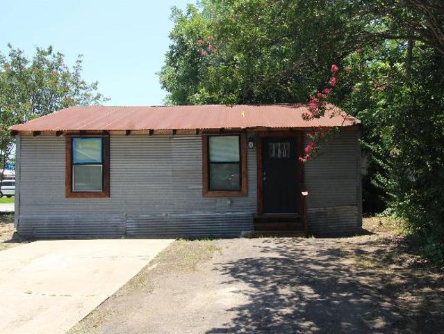 2 Br, 1 bath, Single Family 213 North Waldrip Street