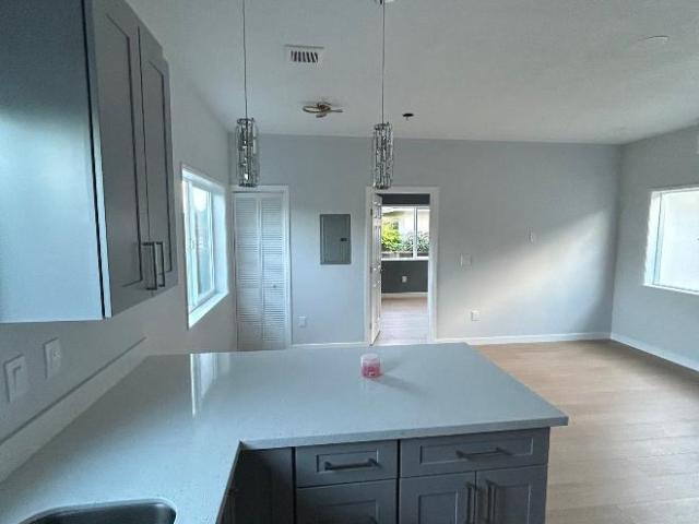 2 Br, 1 bath, Single Family 21006 Castro Valley Blvd