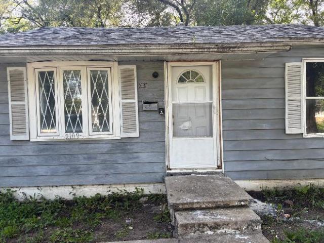 2 Br, 1 bath, Single Family 2109 S Martin Luther King Jr Dr
