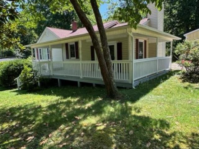 2 Br, 1 bath, Single Family 211 Woodland Dr