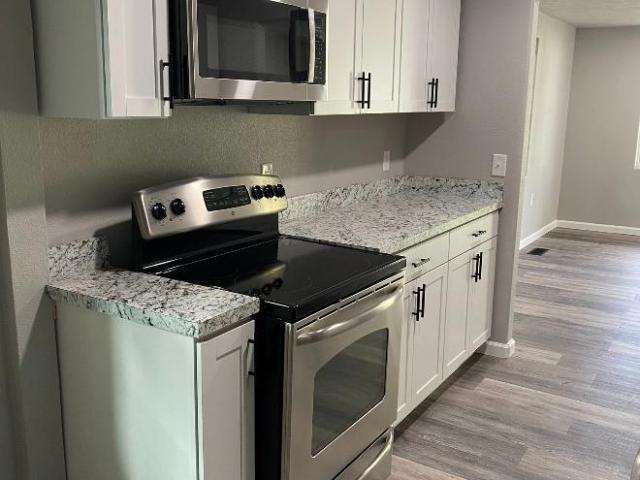 2 Br, 1 bath, Single Family 211 N 2nd St