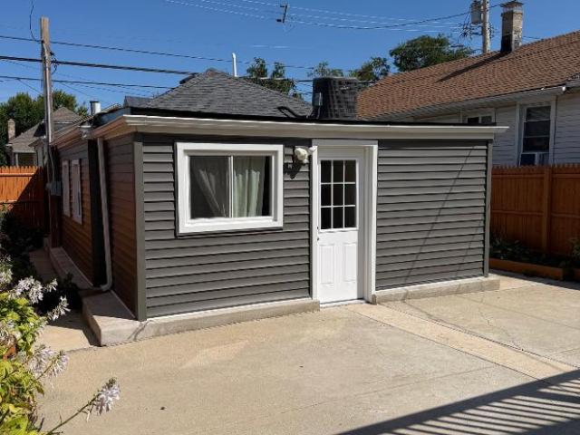 2 Br, 1 bath, Single Family 2155 N Mobile Ave