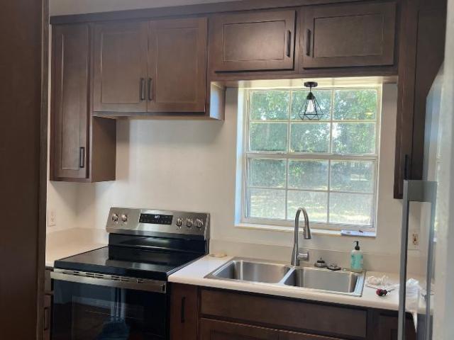 2 Br, 1 bath, Single Family 2164 Bougainvillea St