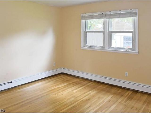 2 Br, 1 bath, Single Family 218 Hiawatha Blvd