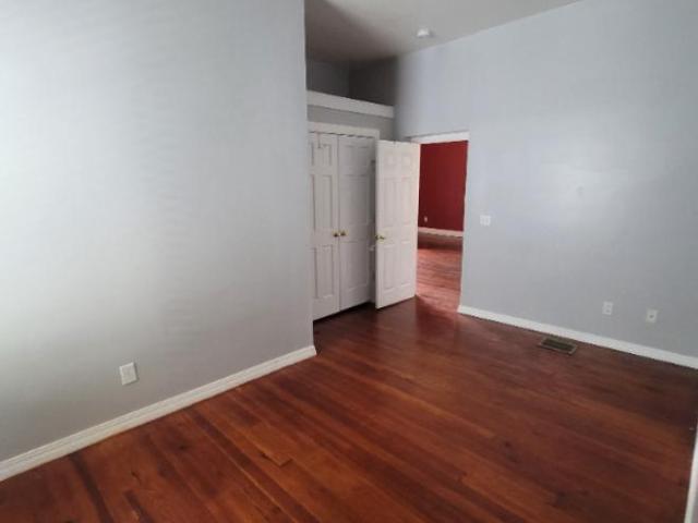 2 Br, 1 bath, Single Family 2201 Ekin Ave