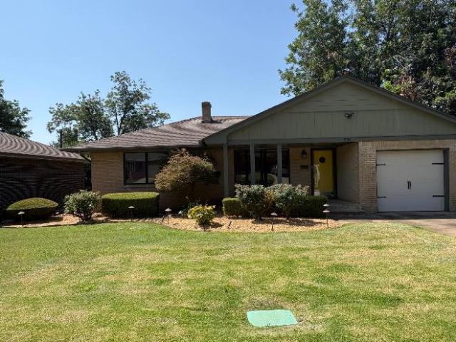 2 Br, 1 bath, Single Family 220 Tullahoma Dr