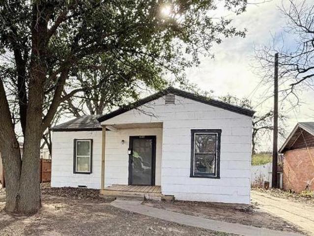 2 Br, 1 bath, Single Family 2215 Roberts Ave