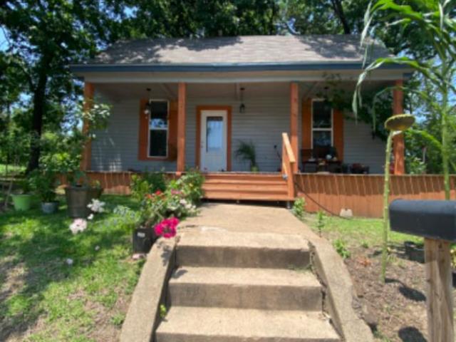 2 Br, 1 bath, Single Family 221 S Main