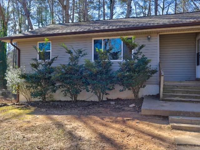 2 Br, 1 bath, Single Family 2223 Davis Rd