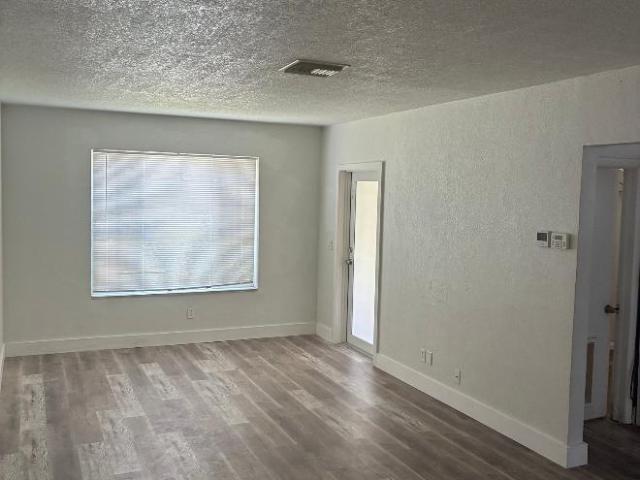 2 Br, 1 bath, Single Family 2232 NE 171st Street