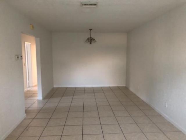 2 Br, 1 bath, Single Family 2232 NE 171st Street