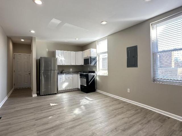 2 Br, 1 bath, Single Family 2238 North Fulton Avenue