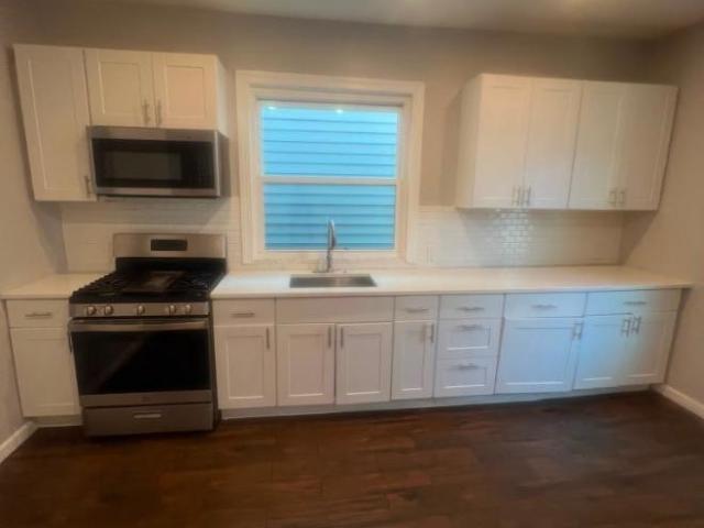 2 Br, 1 bath, Single Family 224 N 9th St
