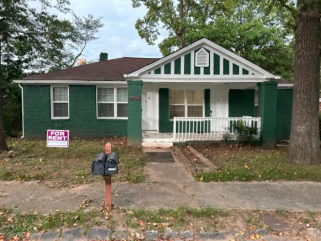 2 Br, 1 bath, Single Family 2295 Dauphine St