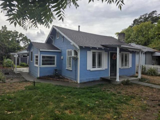 2 Br, 1 bath, Single Family 229 Sw J St