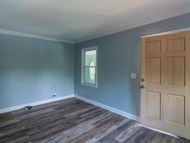 2 Br, 1 bath, Single Family 233 Kinsey Court Northeast