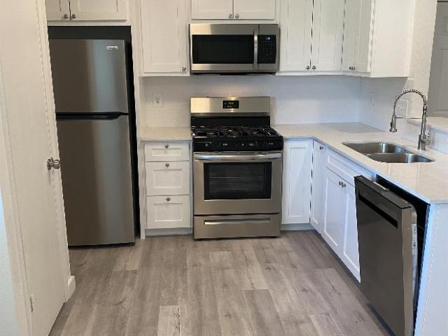 2 Br, 1 bath, Single Family 2305 Cedrick Cv