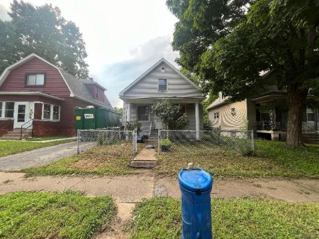 2 Br, 1 bath, Single Family 2317 Grand Ave