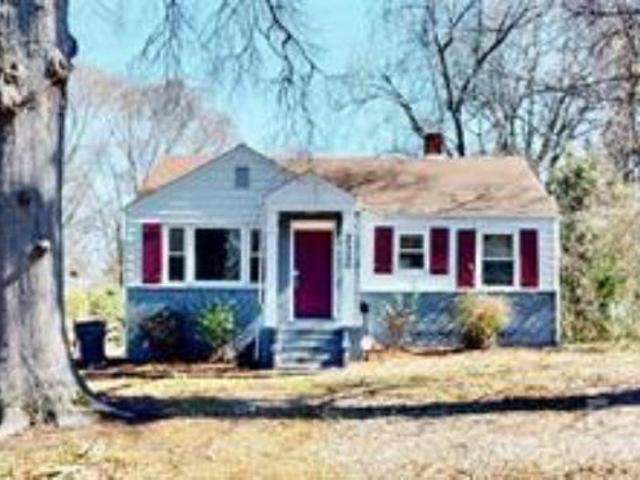 2 Br, 1 bath, Single Family 2320 Vanderbilt Rd