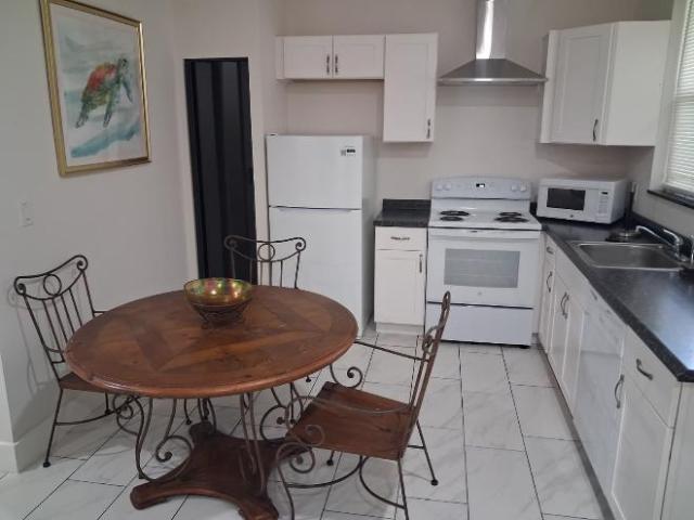 2 Br, 1 bath, Single Family 3408 Douglas Ave