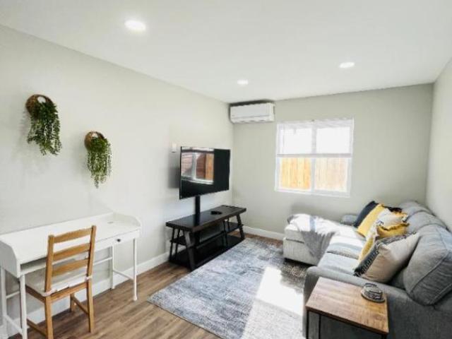 2 Br, 1 bath, Single Family 3410 Chamoune Ave
