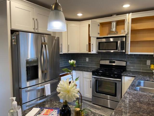 2 Br, 1 bath, Single Family 3447 Tanager Cir