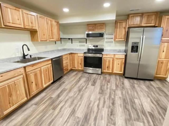 2 Br, 1 bath, Single Family 3516 Canadian Pkwy