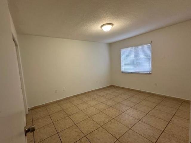 2 Br, 1 bath, Single Family 3527 Southwest 25th Terrace
