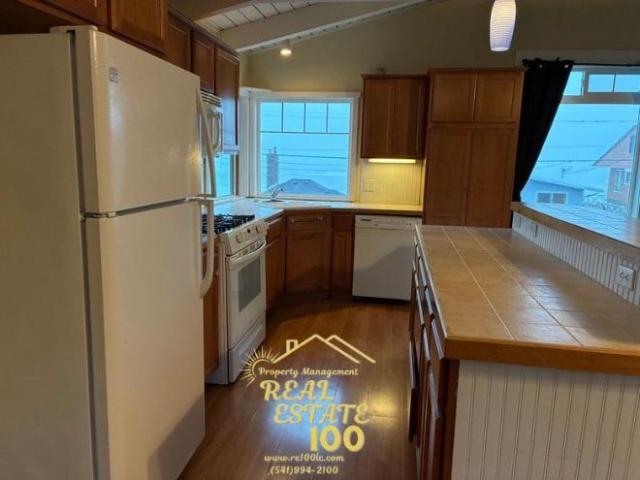 2 Br, 1 bath, Single Family 3550 Northwest Jetty Avenue
