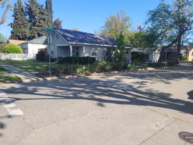 2 Br, 1 bath, Single Family 360 W Highland Ave